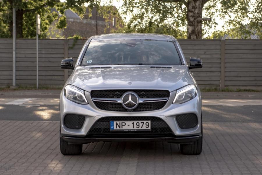 Серый Мерседес ГЛE 350 2015 в Рига, объемом двигателя 3.00 л и пробегом 190 тыс. км за 29700 €, фото 4 на AUTOMOTO.COM.LV