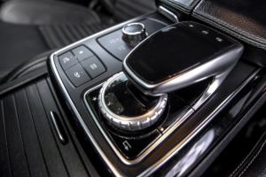 Серый Мерседес ГЛE 350 2015 в Рига, объемом двигателя 3.00 л и пробегом 190 тыс. км за 29700 €, фото 34 на AUTOMOTO.COM.LV