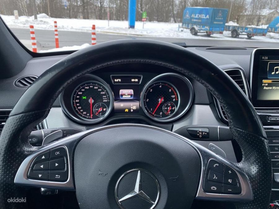 Pelēks Mercedes-Benz GLE 350 2015 Tallina, ar dzinēja tilpumu 3.00 L un nobraukumu 204 tūkst. km par 25000 €, foto 10 vietnē AUTOMOTO.COM.LV