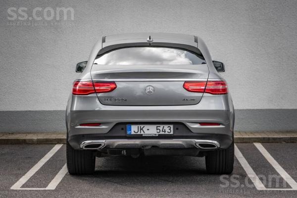 Pelēks Mercedes-Benz GLE 350 2015 Rīga, ar dzinēja tilpumu 3.00 L un nobraukumu 242 tūkst. km par 24500 €, foto 5 vietnē AUTOMOTO.COM.LV