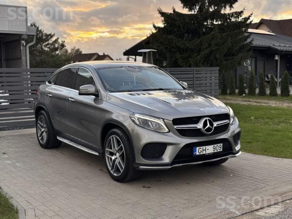 Mercedes-Benz GLE 350 2015 Rīga vietnē Pelēks Mercedes-Benz GLE 350 2015 Rīga, ar dzinēja tilpumu 3.00 L un nobraukumu 145 tūkst. km par 27900 €, foto 1 vietnē AUTOMOTO.COM.LV