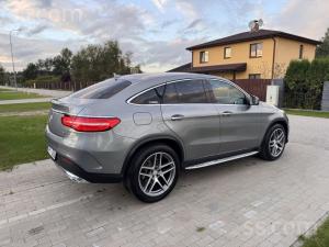 Grey Mercedes-Benz GLE 350 2015 in Riga, with an engine capacity of 3.00 L and mileage of 145 thousand km for 27900 €, photo 4 on AUTOMOTO.COM.LV