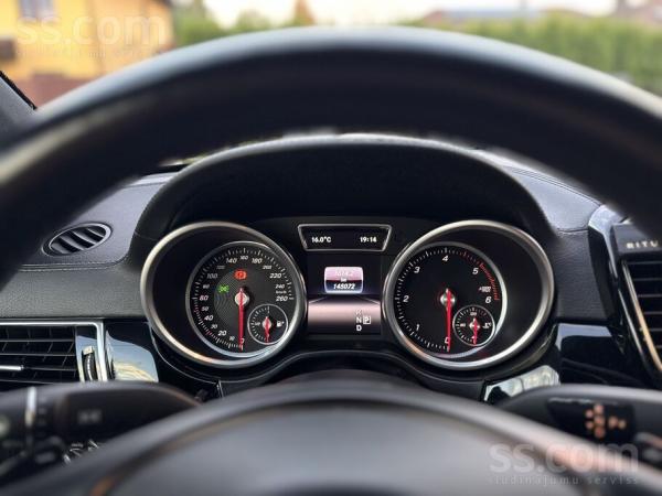 Mercedes-Benz GLE 350 2015 Rīga vietnē Pelēks Mercedes-Benz GLE 350 2015 Rīga, ar dzinēja tilpumu 3.00 L un nobraukumu 145 tūkst. km par 27900 €, foto 11 vietnē AUTOMOTO.COM.LV