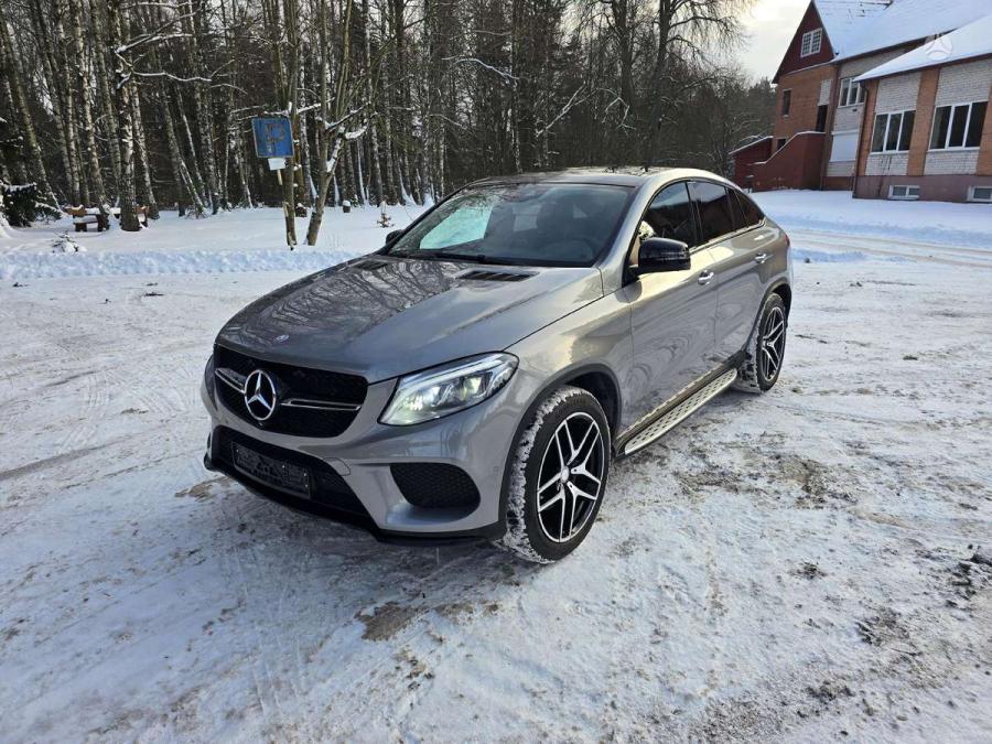 Grey Mercedes-Benz GLE 350 2016 in Prienai, with an engine capacity of 2.99 L and mileage of 222 thousand km for 27500 €, photo 3 on AUTOMOTO.COM.LV