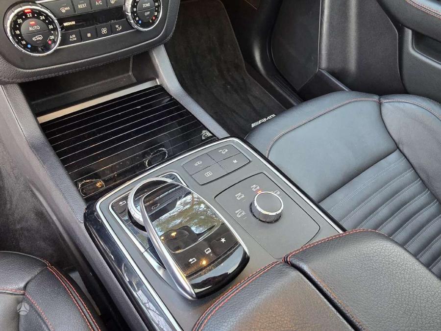 Grey Mercedes-Benz GLE 350 2016 in Prienai, with an engine capacity of 2.99 L and mileage of 222 thousand km for 27500 €, photo 17 on AUTOMOTO.COM.LV