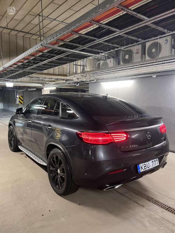 Grey Mercedes-Benz GLE 350 2016 in Kaunas, with an engine capacity of 2.99 L and mileage of 215 thousand km for 31500 €, photo 5 on AUTOMOTO.COM.LV