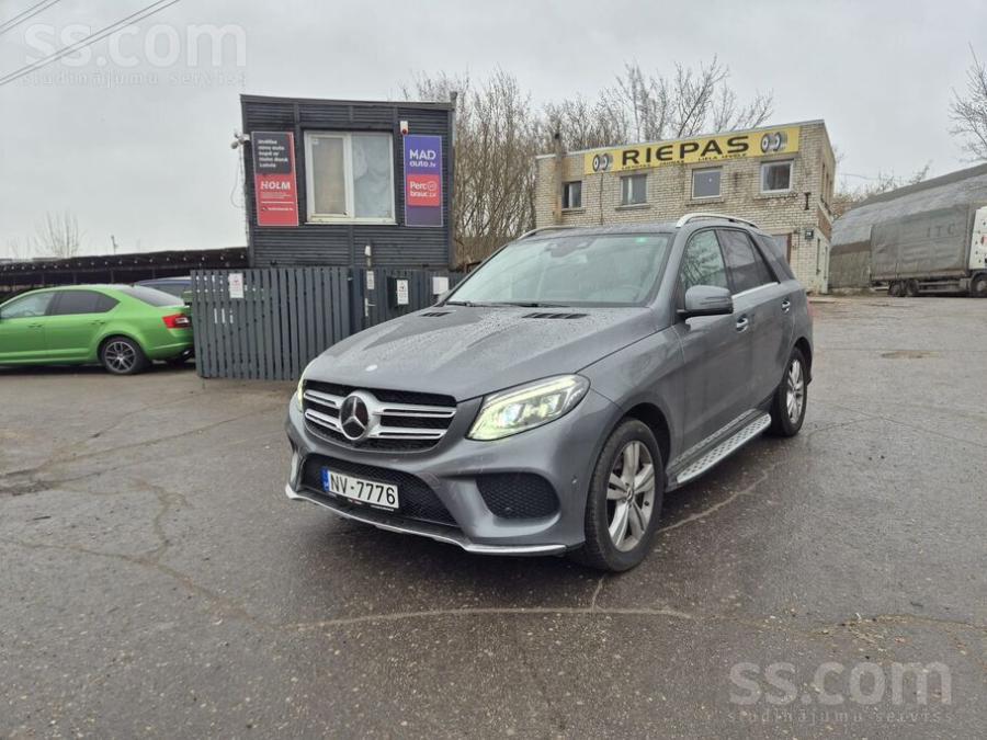 Pelēks Mercedes-Benz GLE 350 2016 Rīga, ar dzinēja tilpumu 3.00 L un nobraukumu 236 tūkst. km par 24590 €, foto 1 vietnē AUTOMOTO.COM.LV