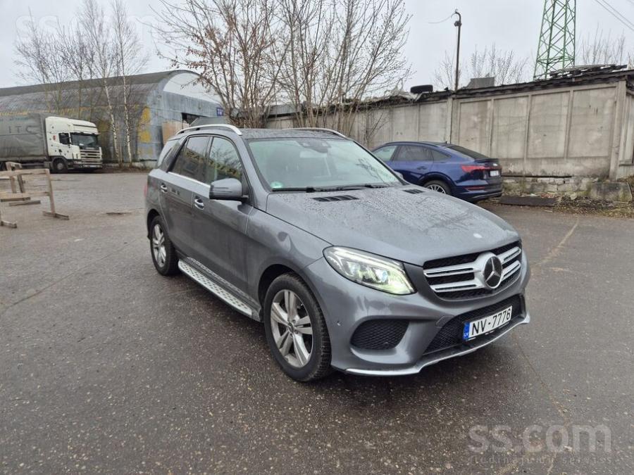 Pelēks Mercedes-Benz GLE 350 2016 Rīga, ar dzinēja tilpumu 3.00 L un nobraukumu 236 tūkst. km par 24590 €, foto 3 vietnē AUTOMOTO.COM.LV