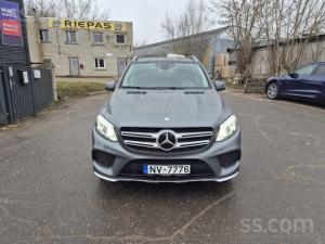 Pelēks Mercedes-Benz GLE 350 2016 Rīga, ar dzinēja tilpumu 3.00 L un nobraukumu 236 tūkst. km par 24590 €, foto 4 vietnē AUTOMOTO.COM.LV
