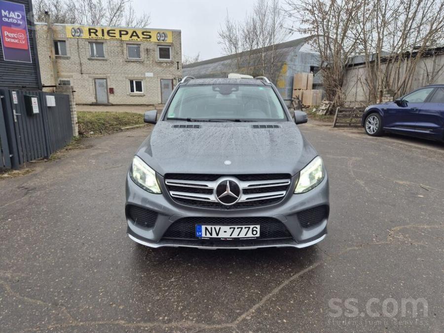 Pelēks Mercedes-Benz GLE 350 2016 Rīga, ar dzinēja tilpumu 3.00 L un nobraukumu 236 tūkst. km par 24590 €, foto 4 vietnē AUTOMOTO.COM.LV
