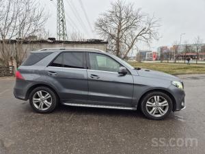 Pelēks Mercedes-Benz GLE 350 2016 Rīga, ar dzinēja tilpumu 3.00 L un nobraukumu 236 tūkst. km par 24590 €, foto 5 vietnē AUTOMOTO.COM.LV