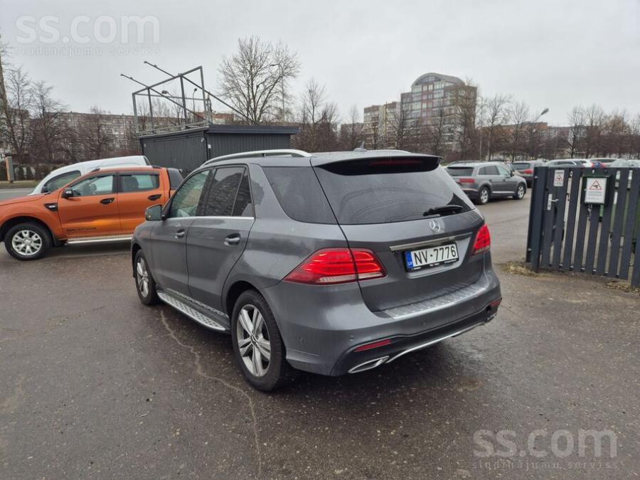 Pelēks Mercedes-Benz GLE 350 2016 Rīga, ar dzinēja tilpumu 3.00 L un nobraukumu 236 tūkst. km par 24590 €, foto 8 vietnē AUTOMOTO.COM.LV