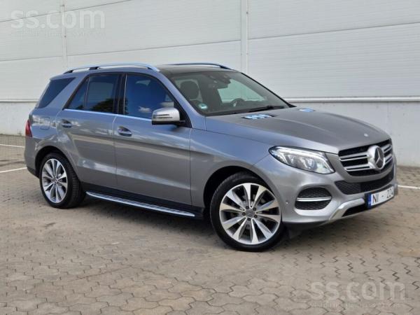 Pelēks Mercedes-Benz GLE 350 2016 Rīga, ar dzinēja tilpumu 3.00 L un nobraukumu 270 tūkst. km par 20900 €, foto 4 vietnē AUTOMOTO.COM.LV