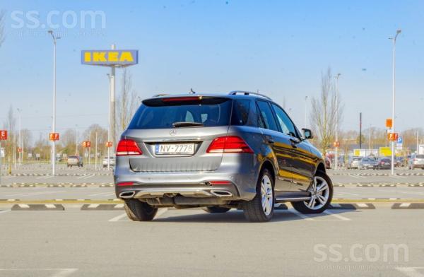 Серый Мерседес ГЛE 350 2016 в Рига, объемом двигателя 3.00 л и пробегом 236 тыс. км за 18390 €, фото 5 на AUTOMOTO.COM.LV