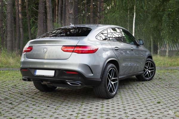 Pelēks Mercedes-Benz GLE 350 2016 Viļņa, ar dzinēja tilpumu 2.99 L un nobraukumu 138 tūkst. km par 32000 €, foto 5 vietnē AUTOMOTO.COM.LV