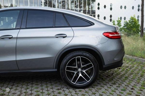 Pelēks Mercedes-Benz GLE 350 2016 Viļņa, ar dzinēja tilpumu 2.99 L un nobraukumu 138 tūkst. km par 32000 €, foto 7 vietnē AUTOMOTO.COM.LV