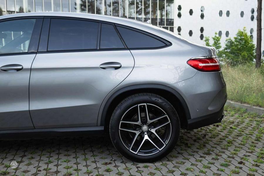 Grey Mercedes-Benz GLE 350 2016 in Vilnius, with an engine capacity of 2.99 L and mileage of 138 thousand km for 32000 €, photo 8 on AUTOMOTO.COM.LV
