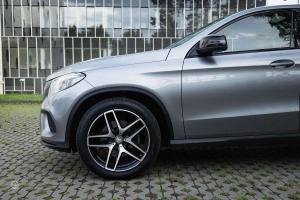 Grey Mercedes-Benz GLE 350 2016 in Vilnius, with an engine capacity of 2.99 L and mileage of 138 thousand km for 32000 €, photo 9 on AUTOMOTO.COM.LV