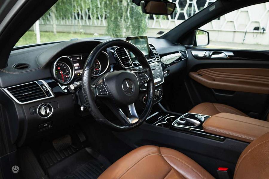 Grey Mercedes-Benz GLE 350 2016 in Vilnius, with an engine capacity of 2.99 L and mileage of 138 thousand km for 32000 €, photo 13 on AUTOMOTO.COM.LV