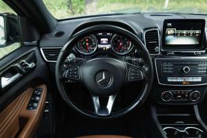 Grey Mercedes-Benz GLE 350 2016 in Vilnius, with an engine capacity of 2.99 L and mileage of 138 thousand km for 32000 €, photo 15 on AUTOMOTO.COM.LV