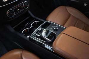 Grey Mercedes-Benz GLE 350 2016 in Vilnius, with an engine capacity of 2.99 L and mileage of 138 thousand km for 32000 €, photo 20 on AUTOMOTO.COM.LV