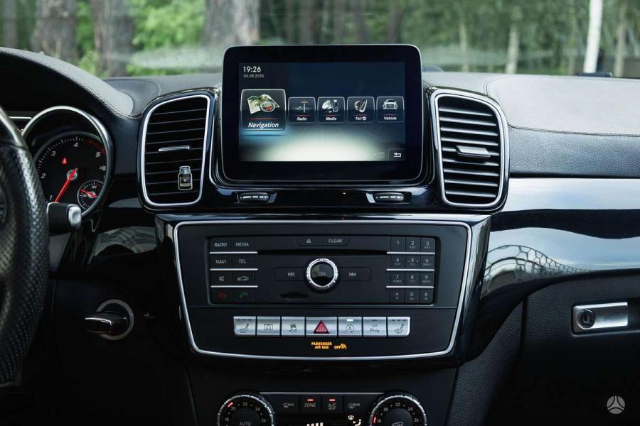 Grey Mercedes-Benz GLE 350 2016 in Vilnius, with an engine capacity of 2.99 L and mileage of 138 thousand km for 32000 €, photo 21 on AUTOMOTO.COM.LV