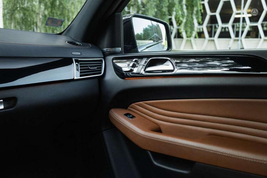 Grey Mercedes-Benz GLE 350 2016 in Vilnius, with an engine capacity of 2.99 L and mileage of 138 thousand km for 32000 €, photo 22 on AUTOMOTO.COM.LV