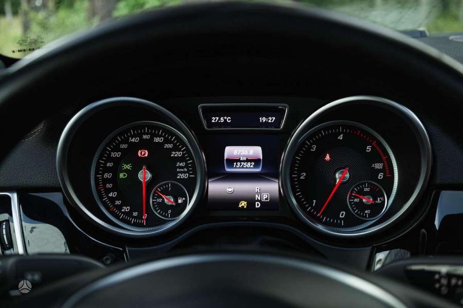 Grey Mercedes-Benz GLE 350 2016 in Vilnius, with an engine capacity of 2.99 L and mileage of 138 thousand km for 32000 €, photo 25 on AUTOMOTO.COM.LV