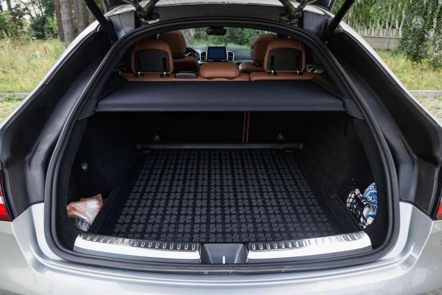Grey Mercedes-Benz GLE 350 2016 in Vilnius, with an engine capacity of 2.99 L and mileage of 138 thousand km for 32000 €, photo 26 on AUTOMOTO.COM.LV