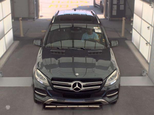 Grey Mercedes-Benz GLE 350 2016 in Kaunas, with an engine capacity of 3.50 L and mileage of 113 thousand km for 17300 €, photo 3 on AUTOMOTO.COM.LV