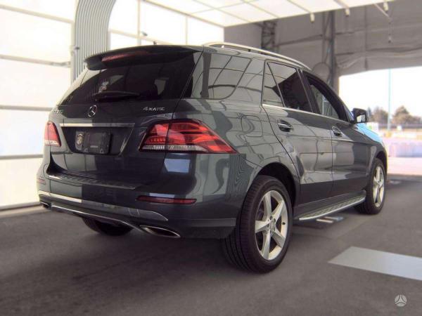 Mercedes-Benz GLE 350 2016 Kauņa vietnē Pelēks Mercedes-Benz GLE 350 2016 Kauņa, ar dzinēja tilpumu 3.50 L un nobraukumu 113 tūkst. km par 17300 €, foto 5 vietnē AUTOMOTO.COM.LV