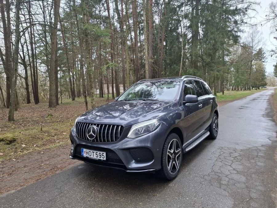 Серый Мерседес ГЛE 350 2016 в Паневежис, объемом двигателя 3.00 л и пробегом 271 тыс. км за 15000 €, фото 1 на AUTOMOTO.COM.LV