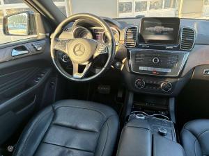 Grey Mercedes-Benz GLE 350 2017 in Vilnius, with an engine capacity of 2.99 L and mileage of 125 thousand km for 31900 €, photo 18 on AUTOMOTO.COM.LV