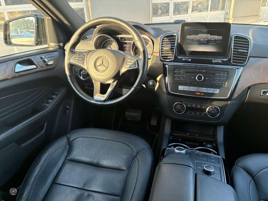 Grey Mercedes-Benz GLE 350 2017 in Vilnius, with an engine capacity of 2.99 L and mileage of 125 thousand km for 31900 €, photo 18 on AUTOMOTO.COM.LV