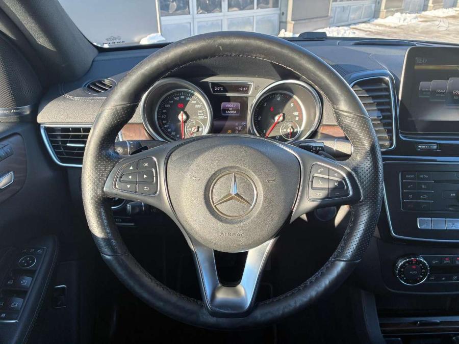 Grey Mercedes-Benz GLE 350 2017 in Vilnius, with an engine capacity of 2.99 L and mileage of 125 thousand km for 31900 €, photo 19 on AUTOMOTO.COM.LV