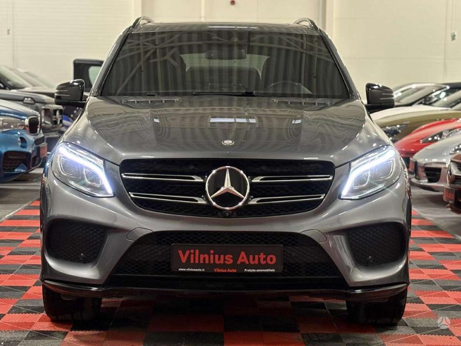 Pelēks Mercedes-Benz GLE 350 2017 Viļņa, ar dzinēja tilpumu 3.50 L un nobraukumu 199 tūkst. km par 20990 €, foto 2 vietnē AUTOMOTO.COM.LV