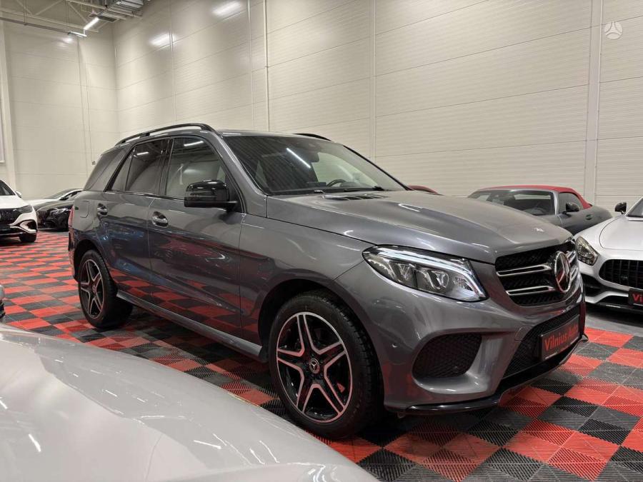 Pelēks Mercedes-Benz GLE 350 2017 Viļņa, ar dzinēja tilpumu 3.50 L un nobraukumu 199 tūkst. km par 20990 €, foto 3 vietnē AUTOMOTO.COM.LV