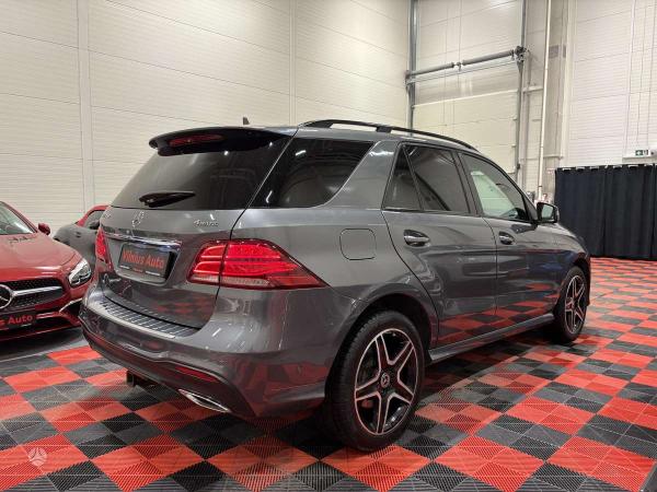 Grey Mercedes-Benz GLE 350 2017 in Vilnius, with an engine capacity of 3.50 L and mileage of 199 thousand km for 20990 €, photo 4 on AUTOMOTO.COM.LV