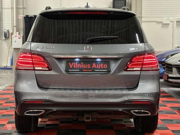 Grey Mercedes-Benz GLE 350 2017 in Vilnius, with an engine capacity of 3.50 L and mileage of 199 thousand km for 20990 €, photo 5 on AUTOMOTO.COM.LV