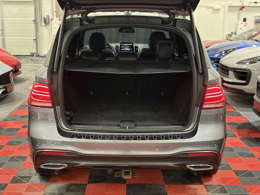 Pelēks Mercedes-Benz GLE 350 2017 Viļņa, ar dzinēja tilpumu 3.50 L un nobraukumu 199 tūkst. km par 20990 €, foto 32 vietnē AUTOMOTO.COM.LV