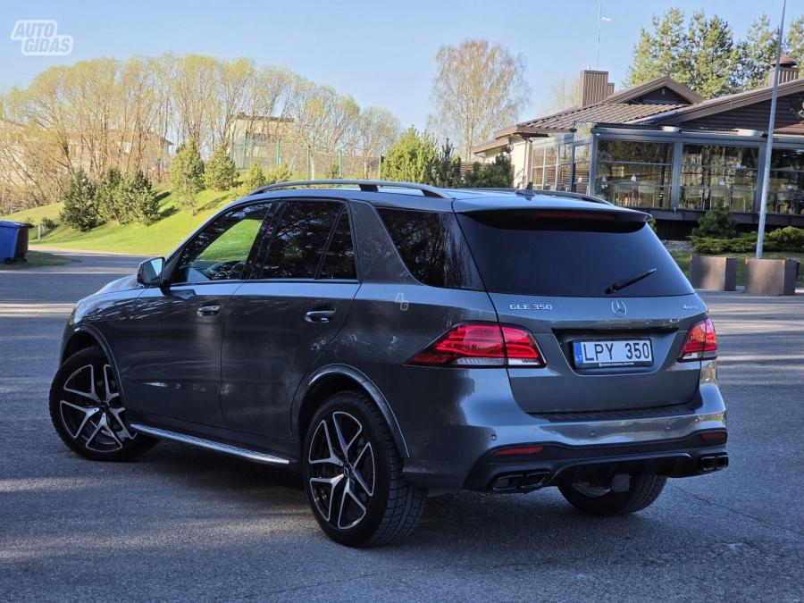 Grey Mercedes-Benz GLE 350 2017 in Siauliai, with an engine capacity of 3.50 L and mileage of 182 thousand km for 22500 €, photo 3 on AUTOMOTO.COM.LV