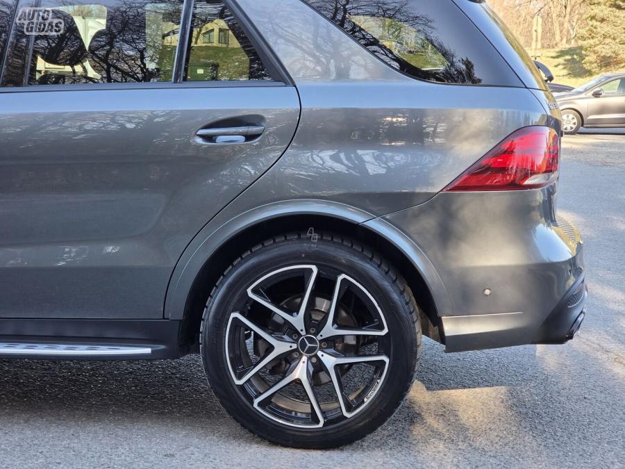 Grey Mercedes-Benz GLE 350 2017 in Siauliai, with an engine capacity of 3.50 L and mileage of 182 thousand km for 22500 €, photo 14 on AUTOMOTO.COM.LV