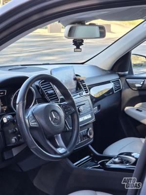 Grey Mercedes-Benz GLE 350 2017 in Siauliai, with an engine capacity of 3.50 L and mileage of 182 thousand km for 22500 €, photo 15 on AUTOMOTO.COM.LV