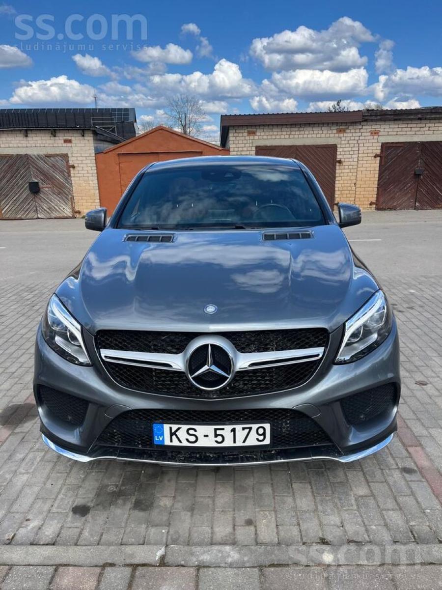 Pelēks Mercedes-Benz GLE 350 2017 Ogre, ar dzinēja tilpumu 3.00 L un nobraukumu 309 tūkst. km par 22900 €, foto 3 vietnē AUTOMOTO.COM.LV