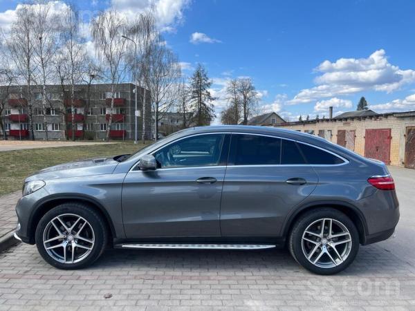 Grey Mercedes-Benz GLE 350 2017 in Ogre, with an engine capacity of 3.00 L and mileage of 309 thousand km for 22900 €, photo 4 on AUTOMOTO.COM.LV