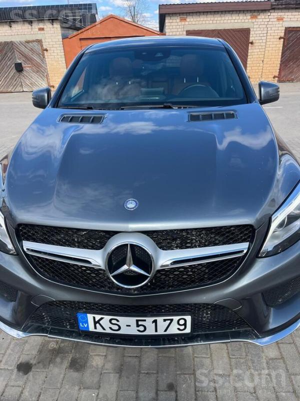Grey Mercedes-Benz GLE 350 2017 in Ogre, with an engine capacity of 3.00 L and mileage of 309 thousand km for 22900 €, photo 8 on AUTOMOTO.COM.LV