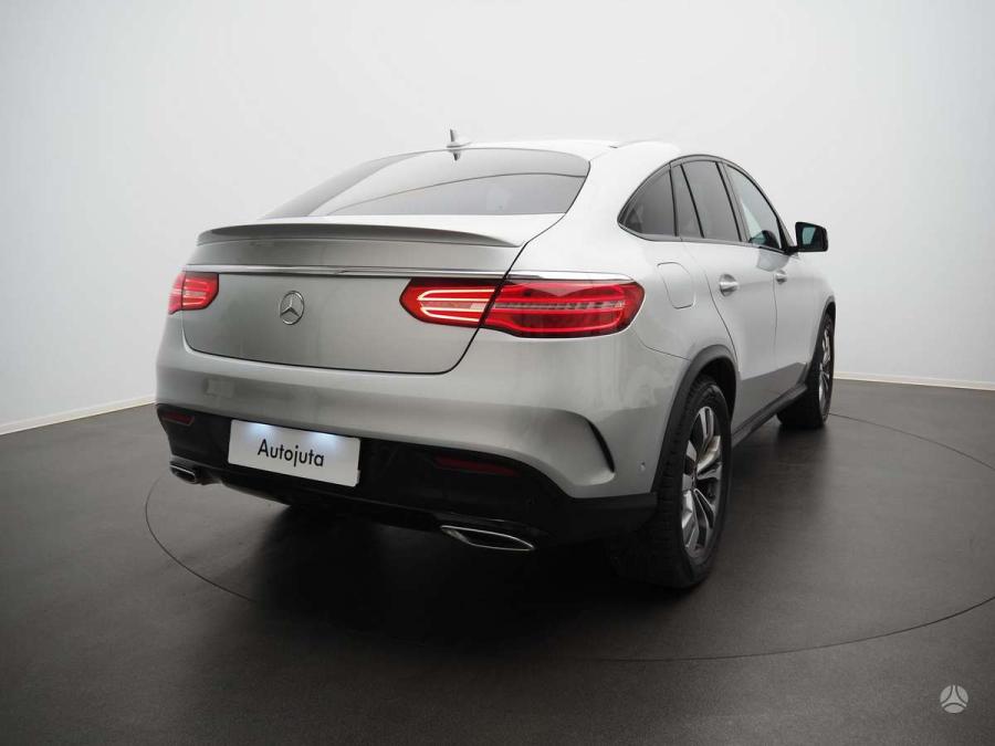 Grey Mercedes-Benz GLE 350 2017 in Vilnius, with an engine capacity of 2.89 L and mileage of 151 thousand km for 32900 €, photo 5 on AUTOMOTO.COM.LV