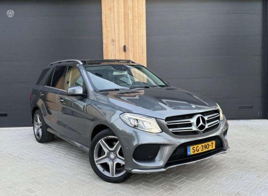 Pelēks Mercedes-Benz GLE 350 2017 Kauņa, ar dzinēja tilpumu 2.99 L un nobraukumu 320 tūkst. km par 20200 €, foto 1 vietnē AUTOMOTO.COM.LV