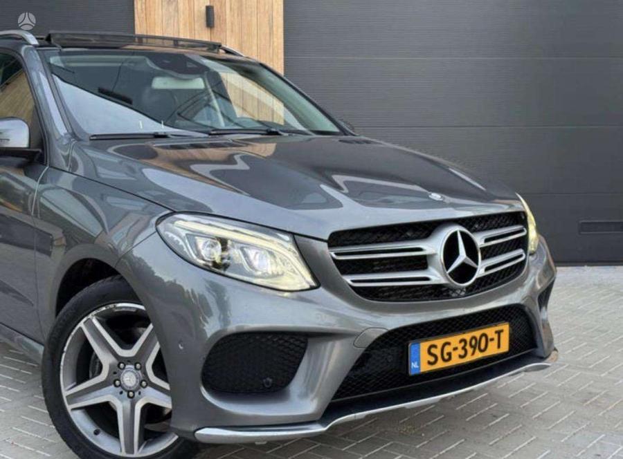 Pelēks Mercedes-Benz GLE 350 2017 Kauņa, ar dzinēja tilpumu 2.99 L un nobraukumu 320 tūkst. km par 20200 €, foto 3 vietnē AUTOMOTO.COM.LV