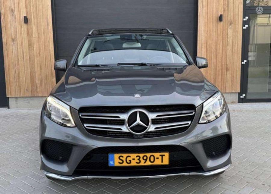 Pelēks Mercedes-Benz GLE 350 2017 Kauņa, ar dzinēja tilpumu 2.99 L un nobraukumu 320 tūkst. km par 20200 €, foto 4 vietnē AUTOMOTO.COM.LV